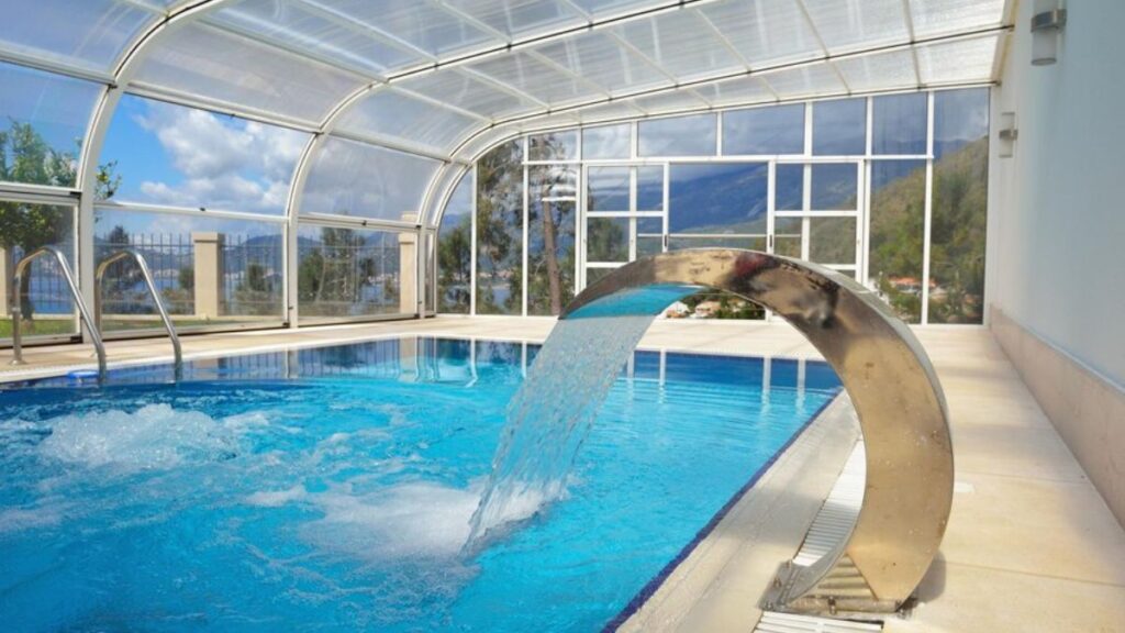 Glass-Bottom Pools: The Ultimate Statement Feature
