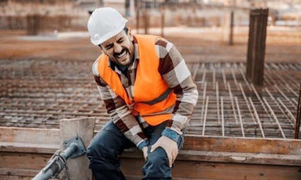 Recognizing the Signs of Internal Bleeding After a Construction Injury